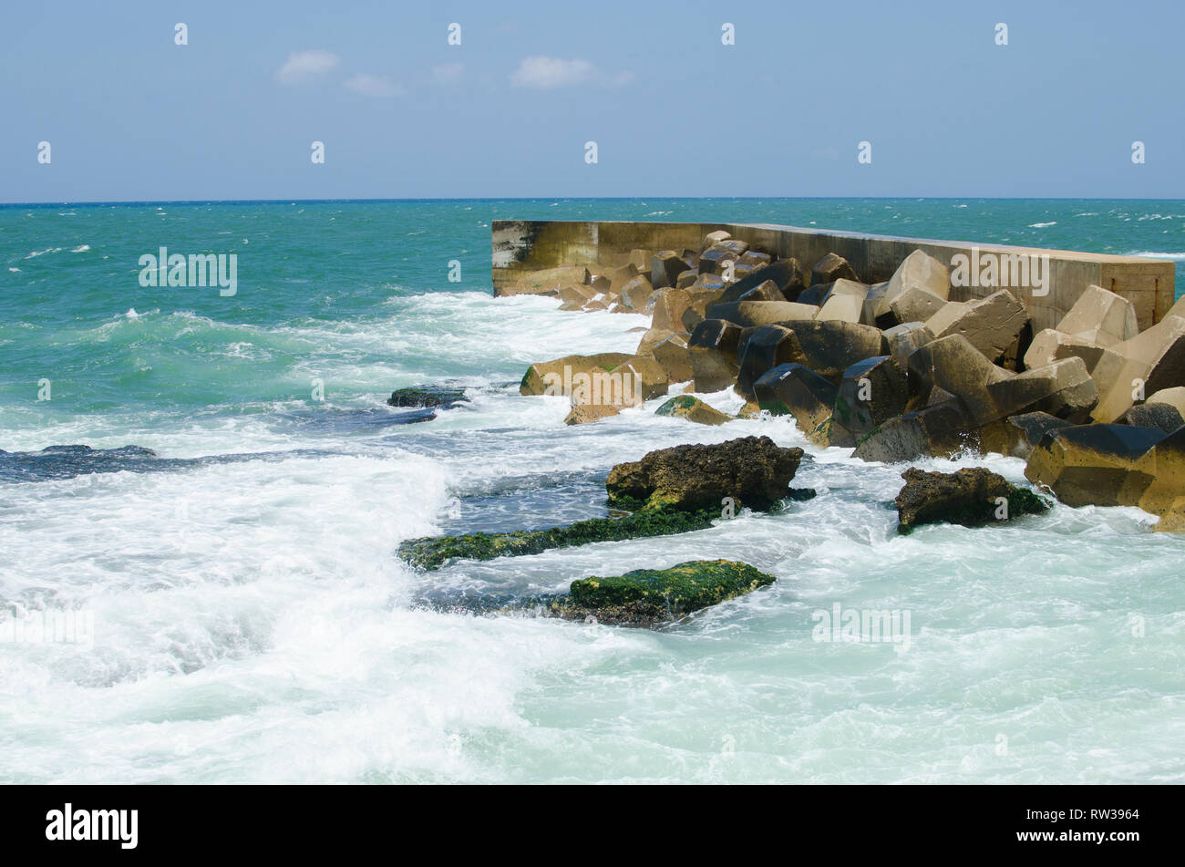 Waves breaking coast hi-res stock photography and images - Alamy