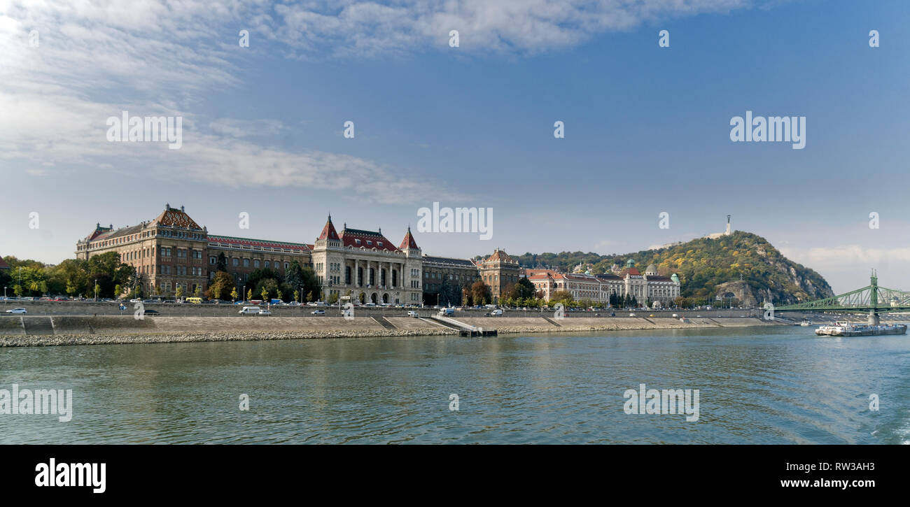 Budapest, capital city of Hungary. Liberty statue and chain bridge ...