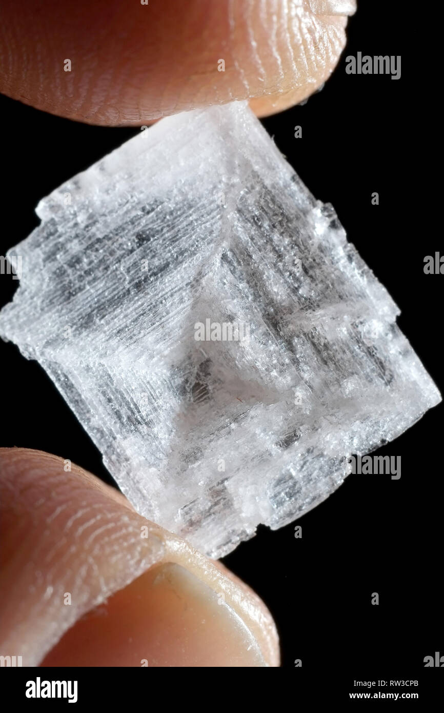 Salt crystal structure hi-res stock photography and images - Alamy