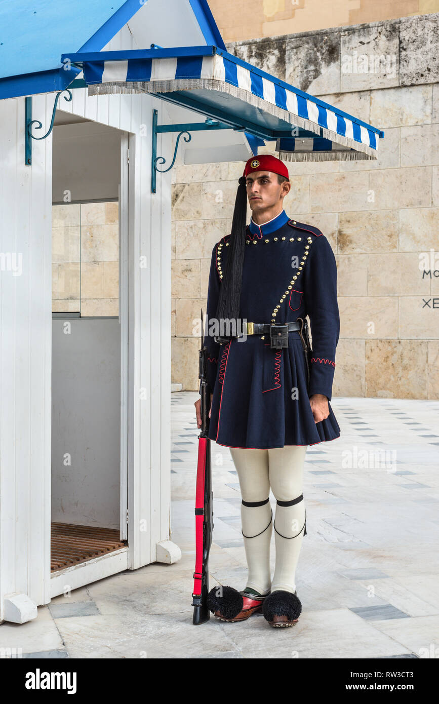 Evzone ceremonial guards hi-res stock photography and images - Alamy