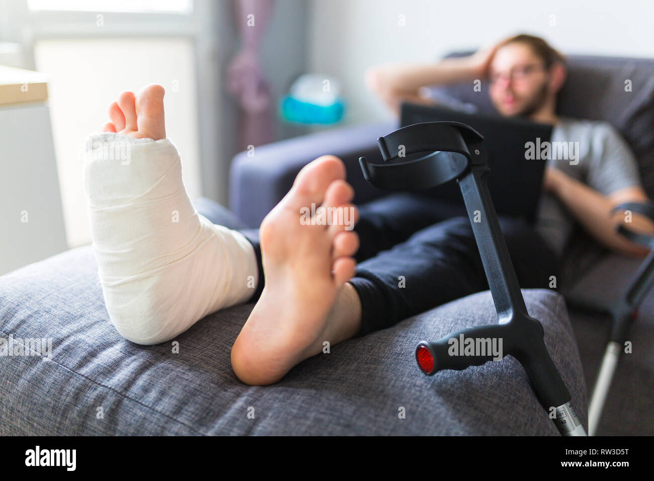 Boy with broken leg hi-res stock photography and images - Alamy