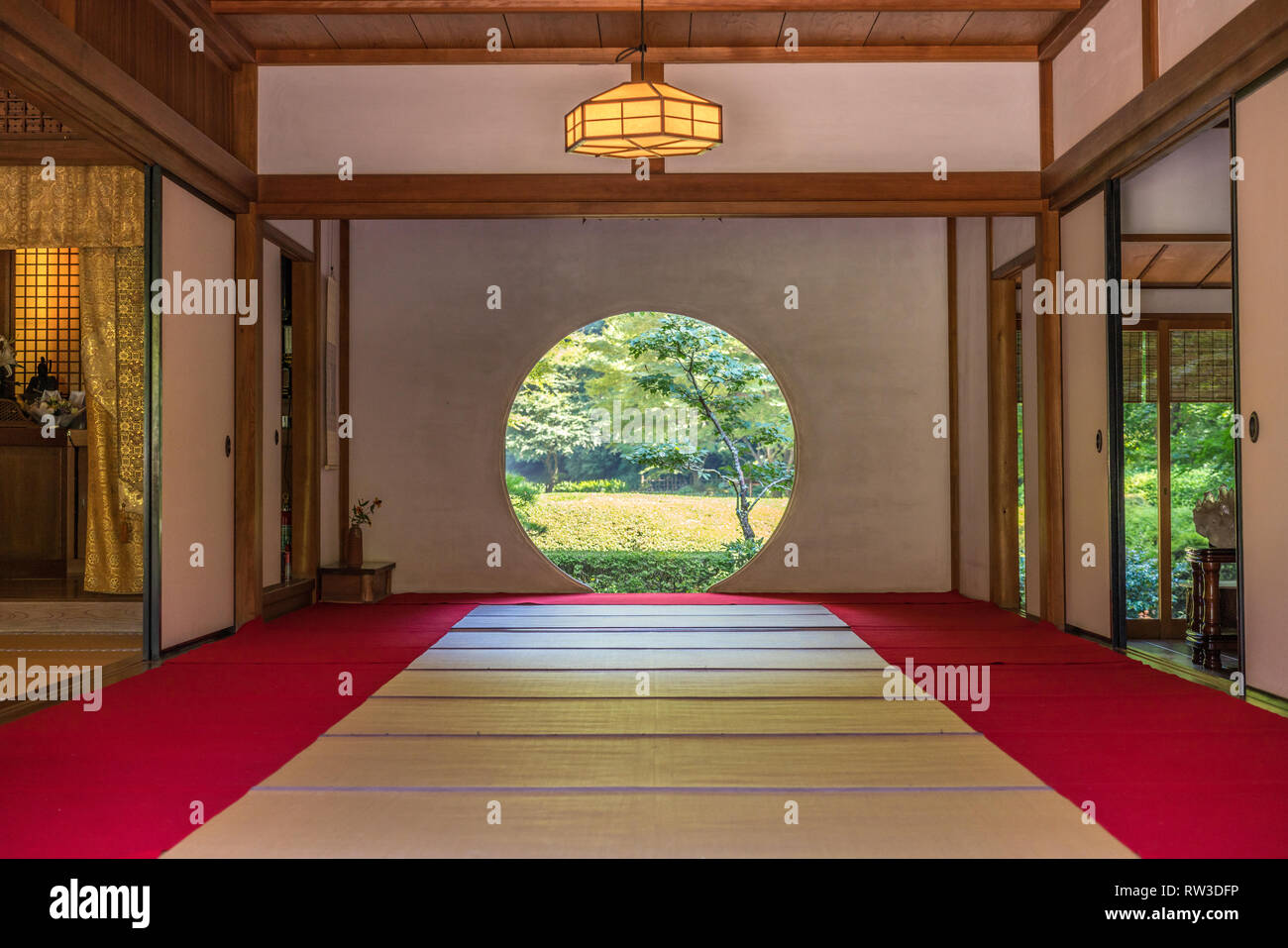 Japanese Round Window High Resolution Stock Photography and Images - Alamy