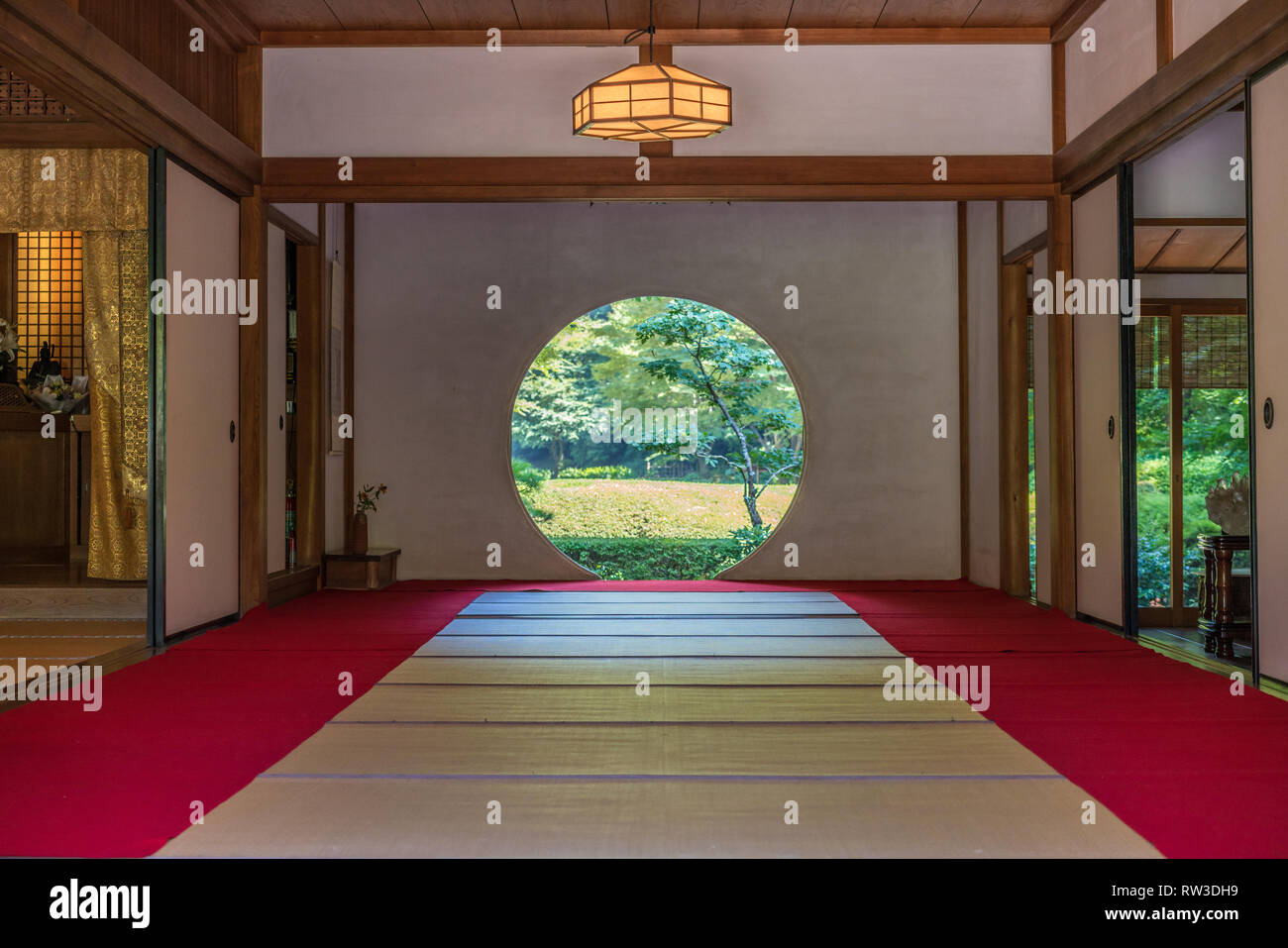 Japanese Round Window High Resolution Stock Photography and Images - Alamy