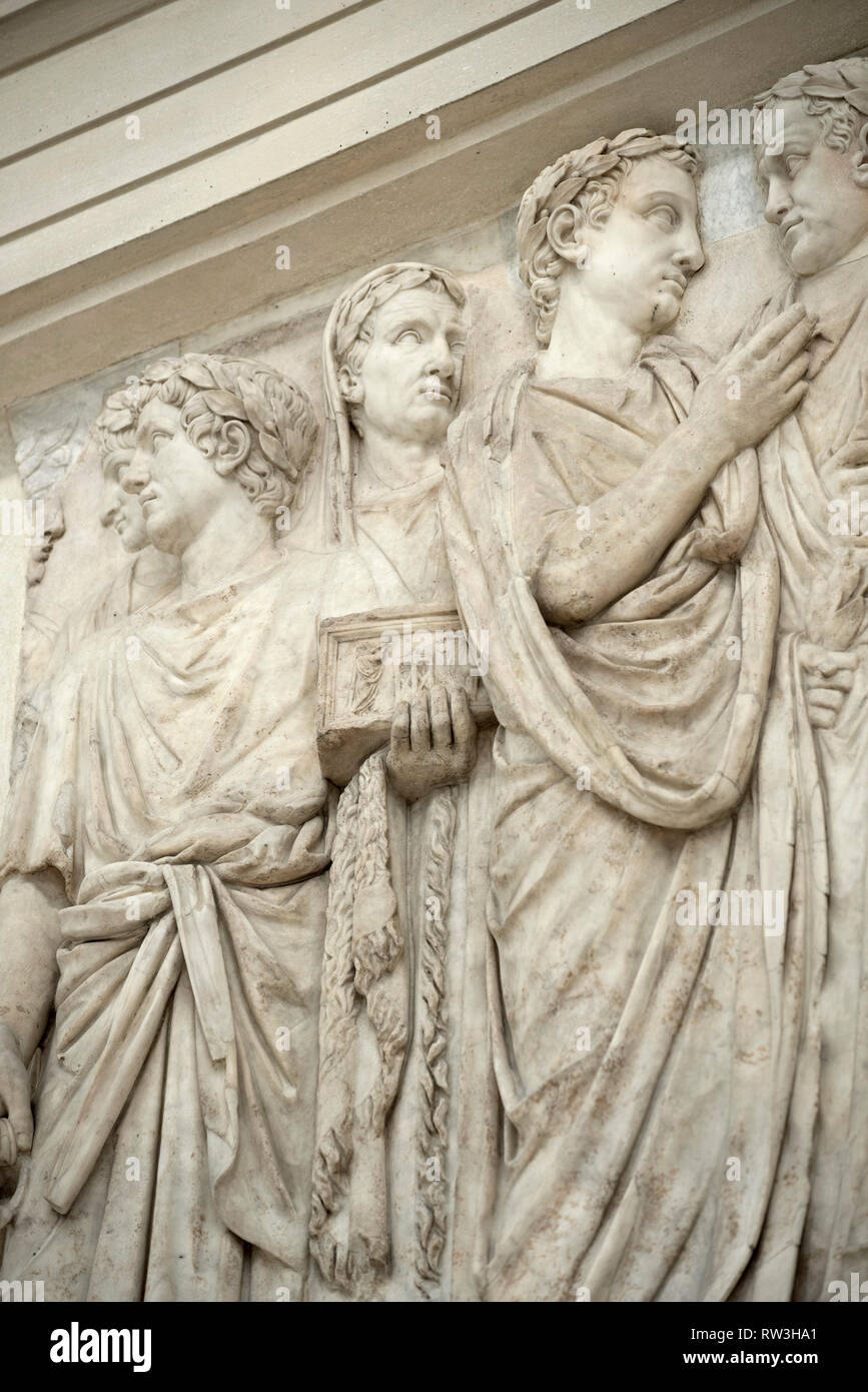 Processional frieze hi-res stock photography and images - Alamy