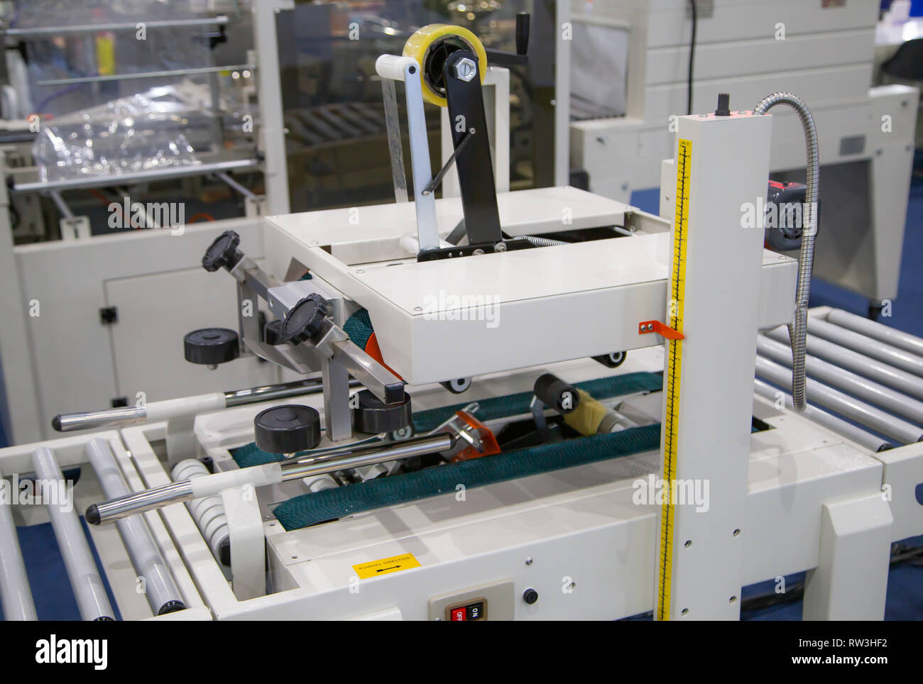 Top and bottom carton sealing packing machine Stock Photo - Alamy