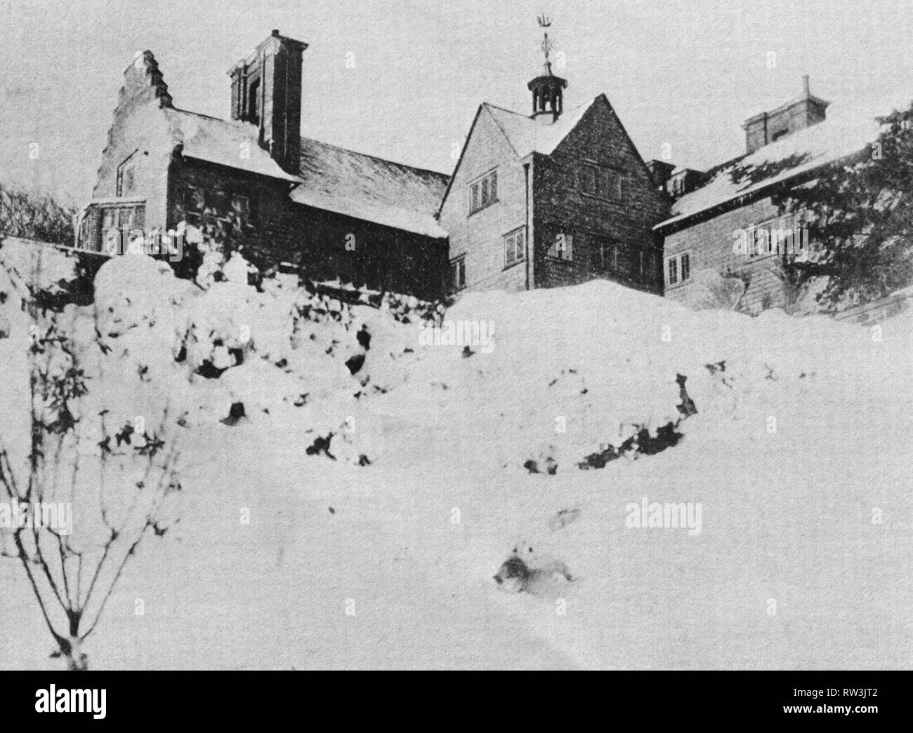 Winston Churchill's house, Chartwell, under snow during the winter 1927 ...