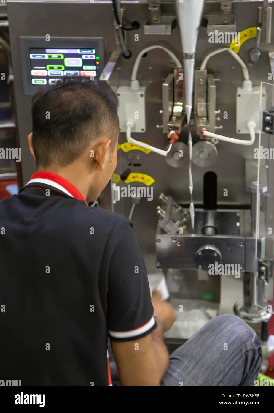 Worker maintenance automatic vertical sealing and packing machine Stock ...