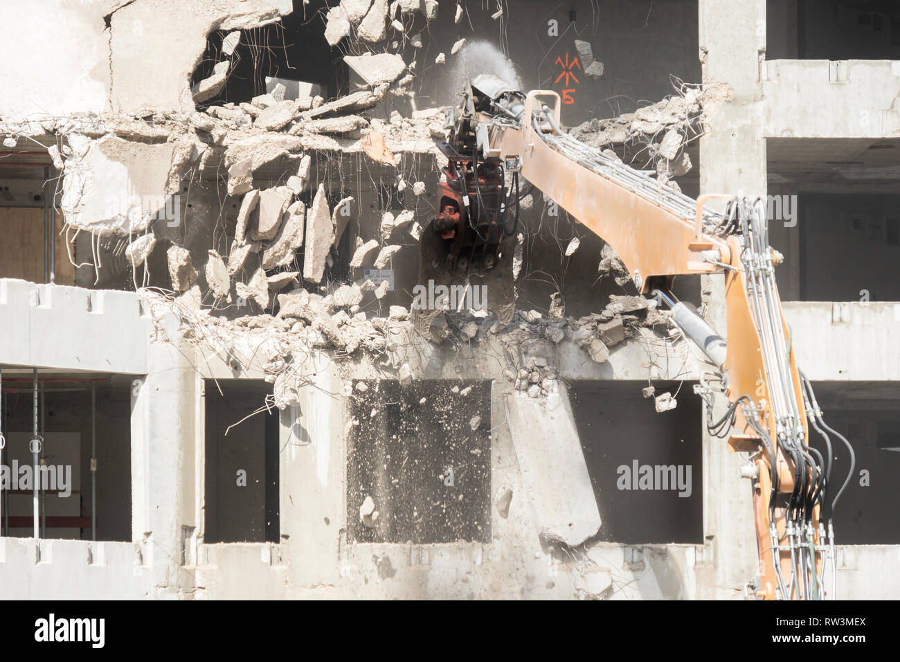 Demolition site of a building Stock Photo - Alamy