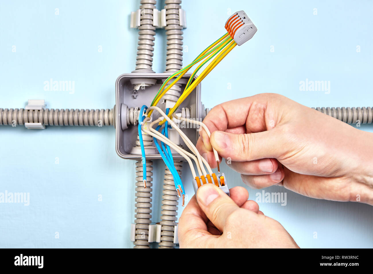 Terminal blocks hi-res stock photography and images - Alamy