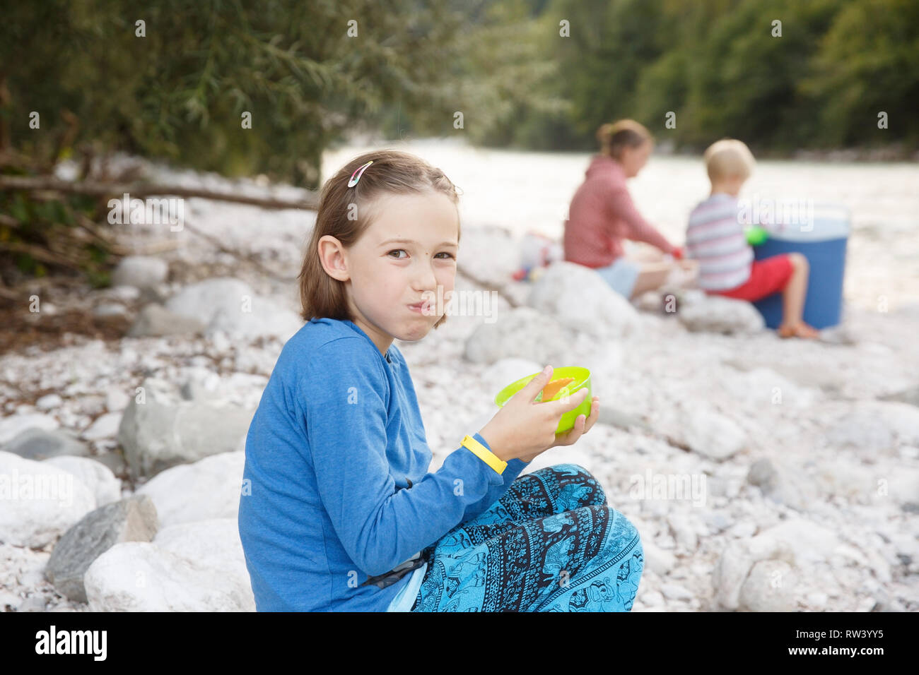 Boy girl sitting on rock hi-res stock photography and images - Alamy