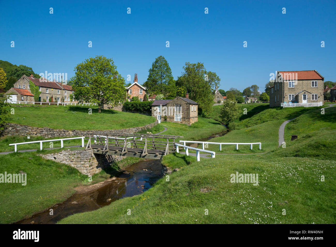 The beautiful village of Hutton-le-Hole in Ryedale, North Yorkshire ...