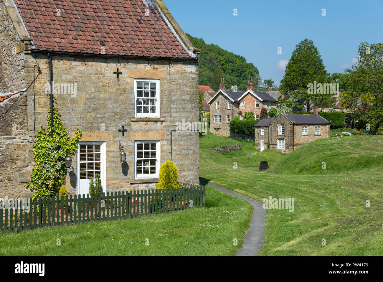 The beautiful village of Hutton-le-Hole in Ryedale, North Yorkshire ...
