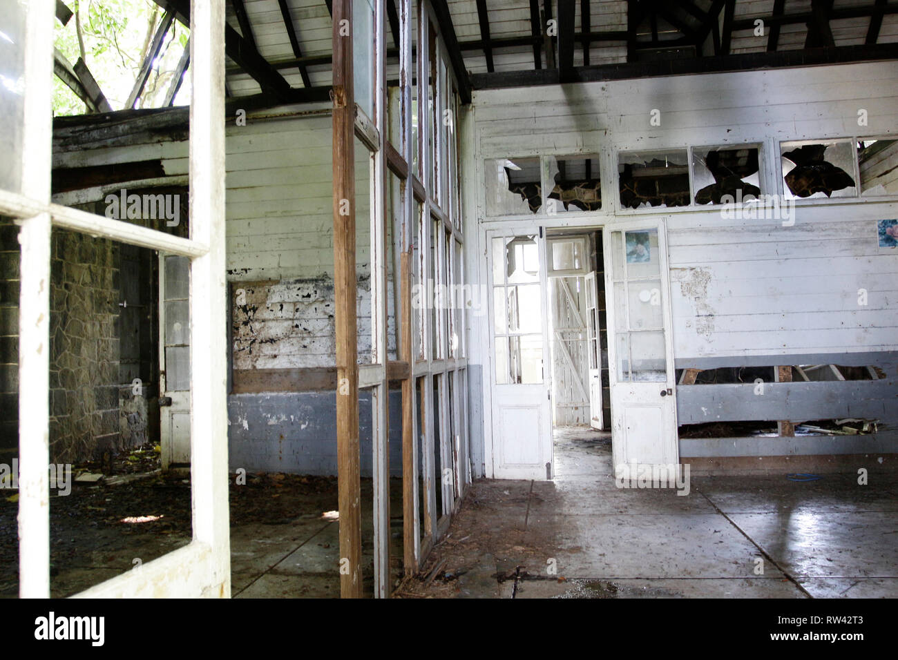 Pour venir setablir dans un nouveau village hi-res stock photography ...