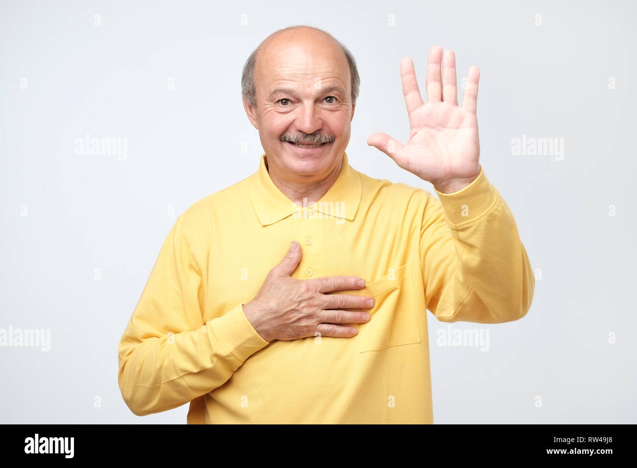 Man raising hand swearing hi-res stock photography and images - Alamy