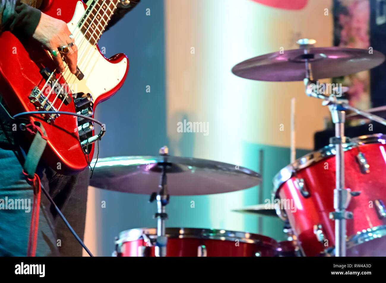 Close-up of guitarist playing guitar in live concert on stage Stock ...