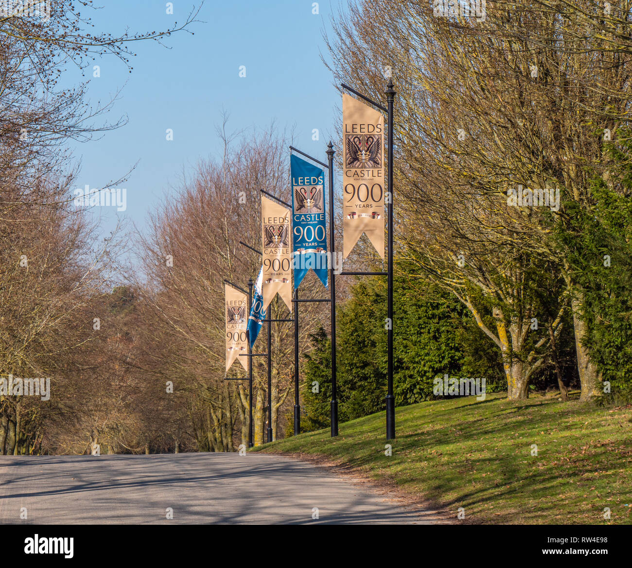 Leeds Castle is a famous landmark in England - KENT, UNITED KINGDOM ...