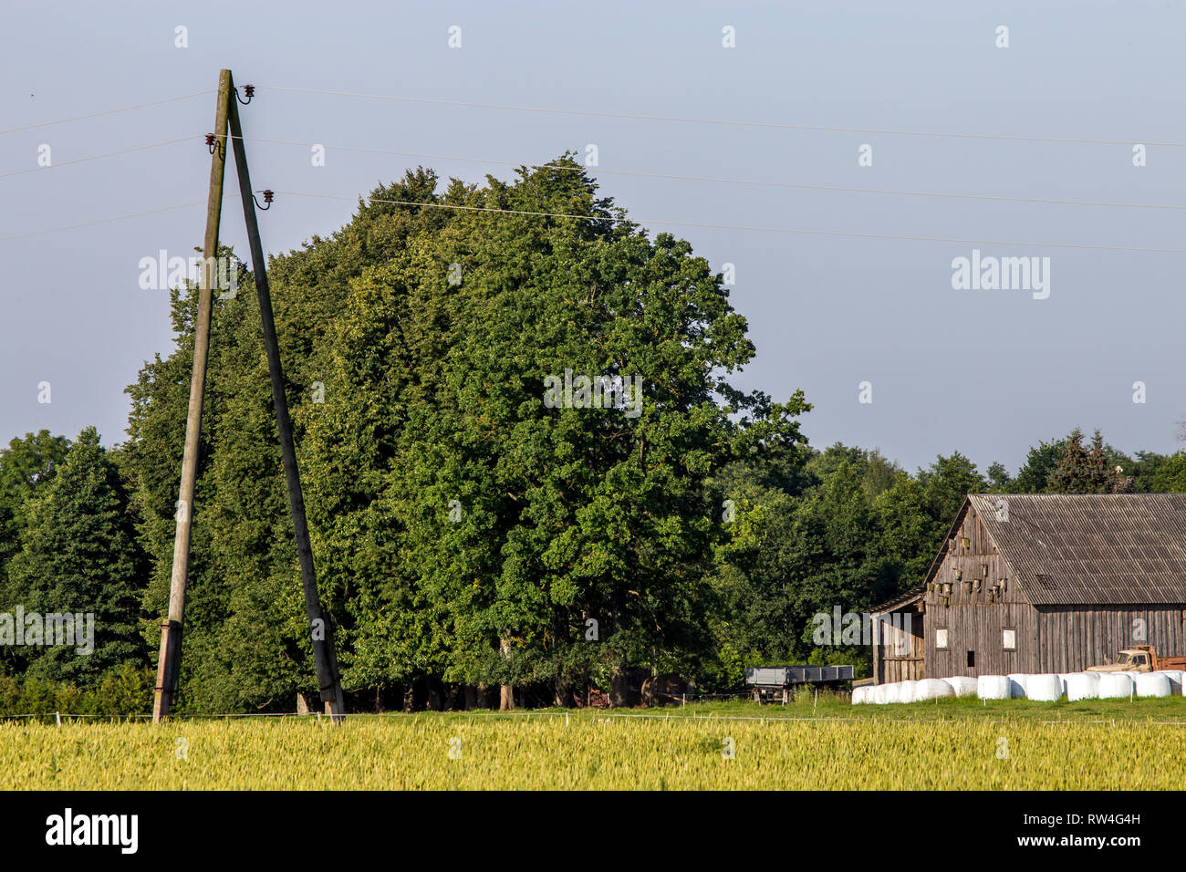 Pole barn hi-res stock photography and images - Alamy
