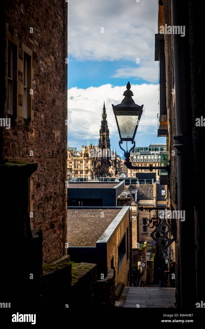 Vintage lamp edinburgh city view hi-res stock photography and images ...