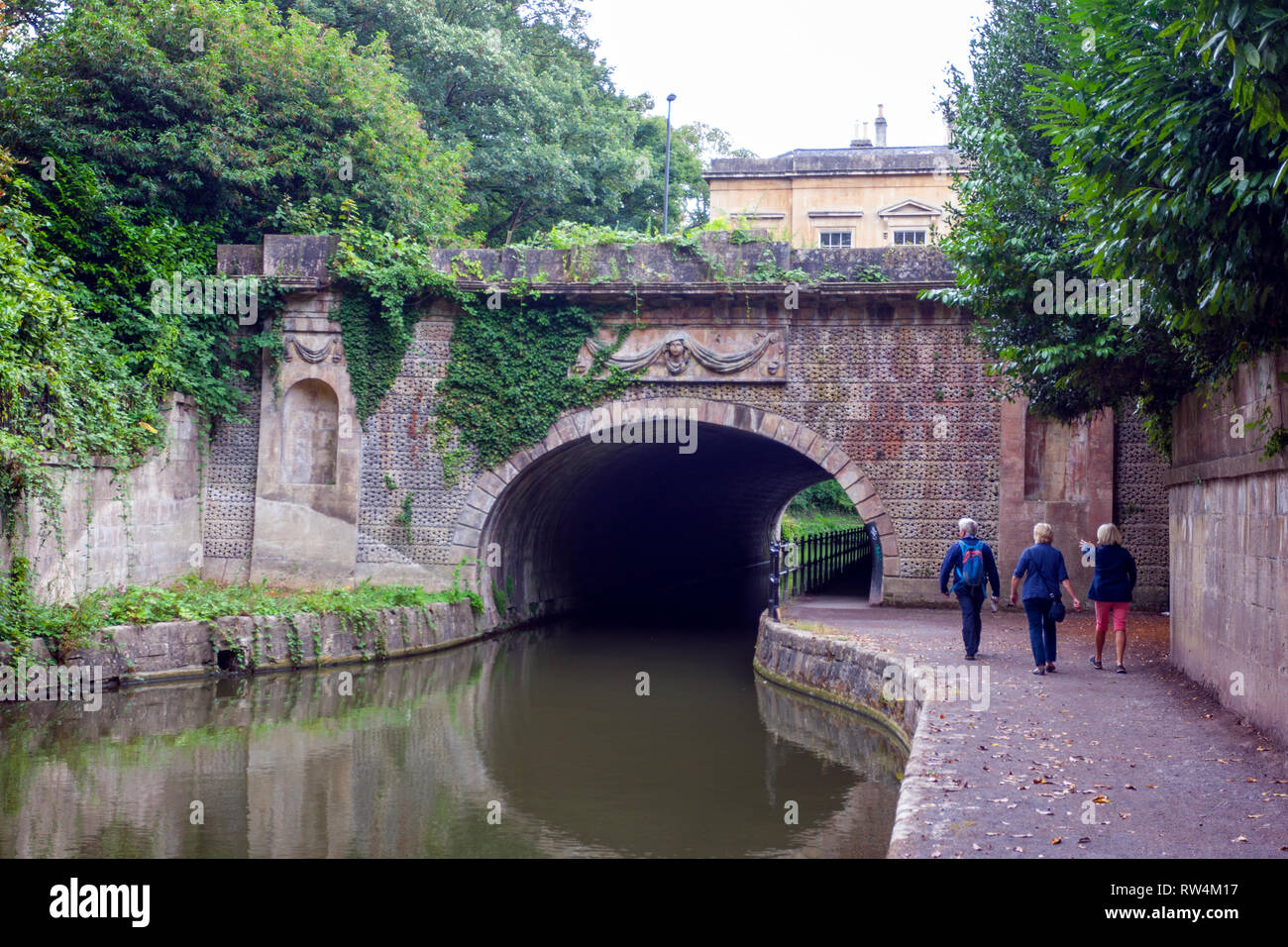 The tow path of the Kennet & Avon Canal in Bath, N.E. Somerset, England ...