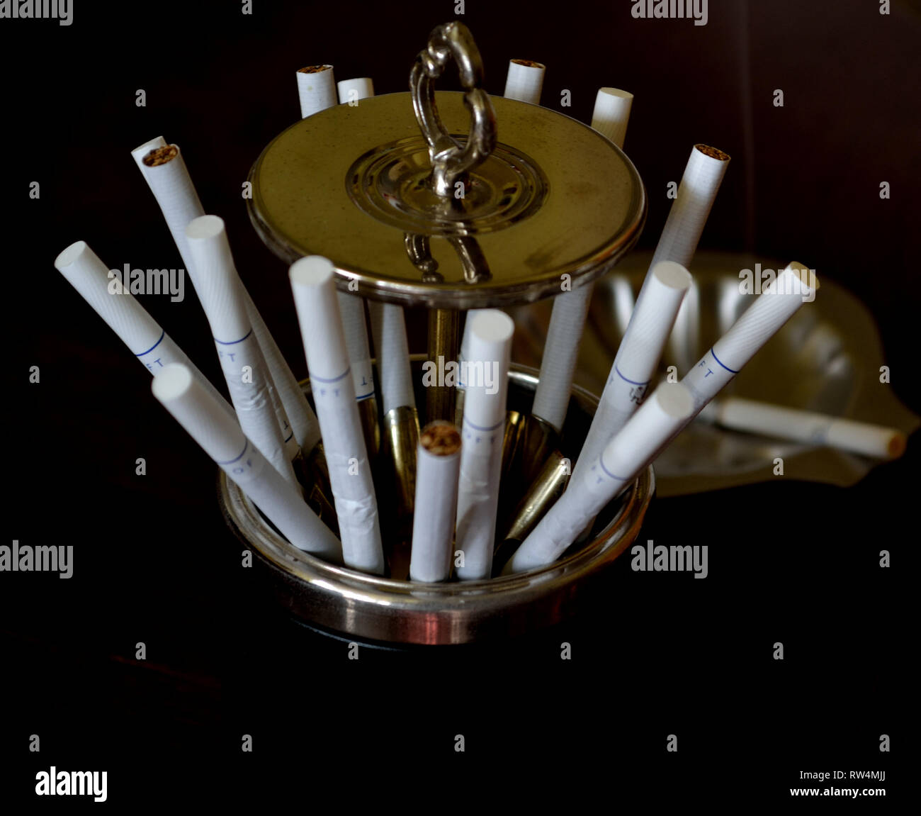 Cigarette dispenser hi-res stock photography and images - Alamy Cigarette dispenser hi-res stock photography and images - Alamy