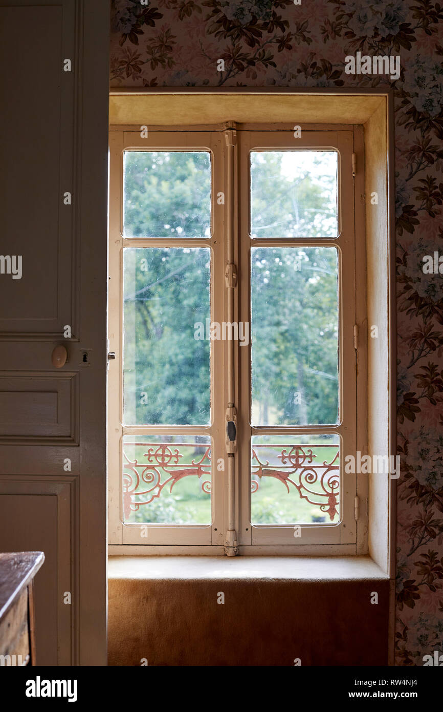 Window of old house hi-res stock photography and images - Alamy