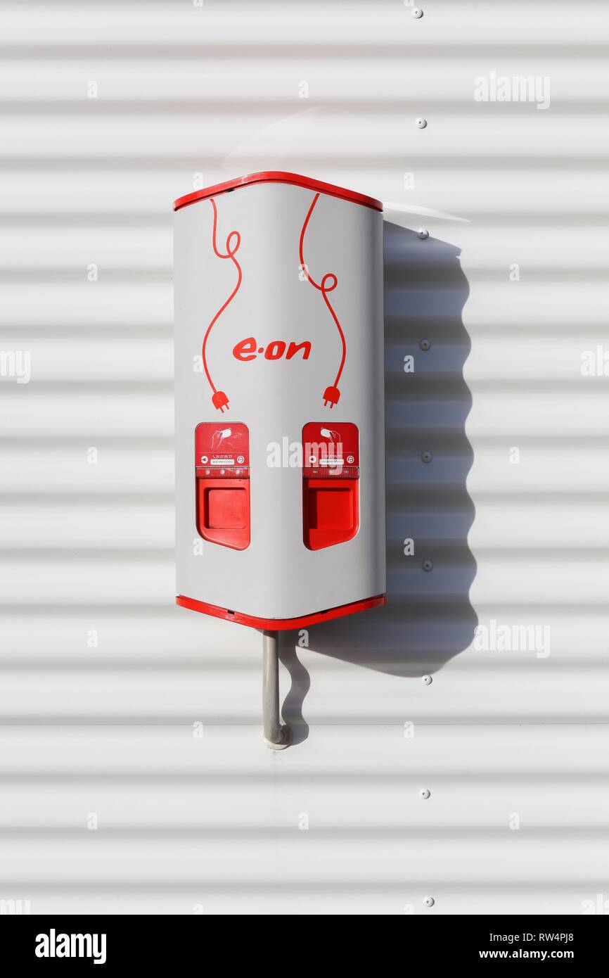 Eon logo hi-res stock photography and images - Alamy