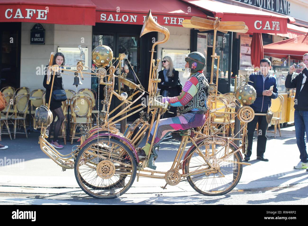 Gold bike helmet hi-res stock photography and images - Alamy