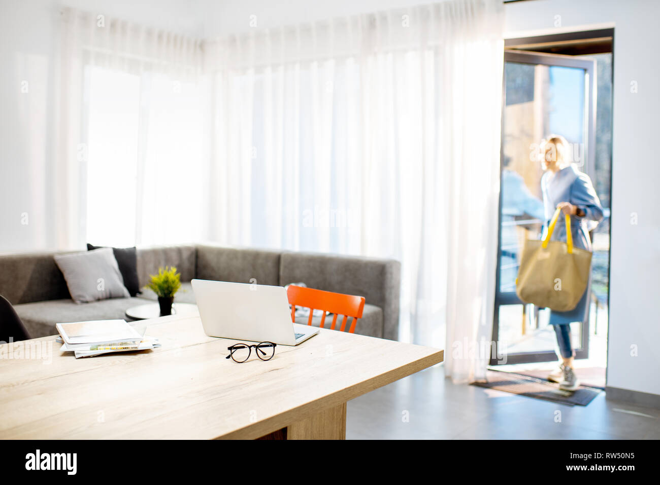 Woman entering room hi-res stock photography and images - Alamy