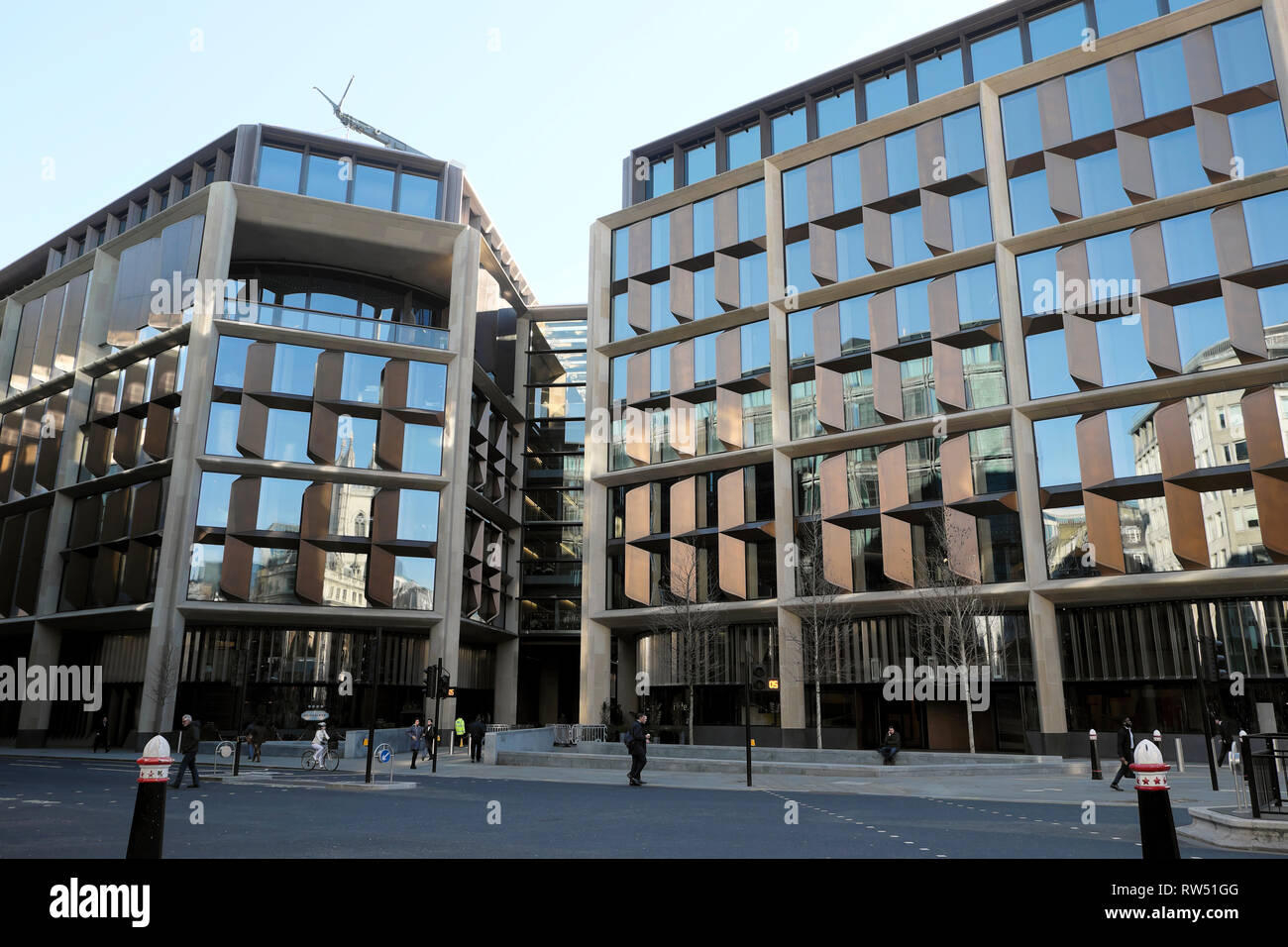 Exterior view of the Bloomberg Building offices on Queen Victoria ...