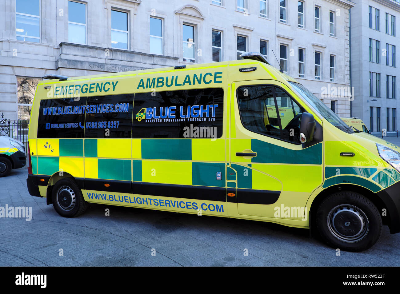 Ambulance Outside Hospital Stock Photos & Ambulance Outside Hospital ...