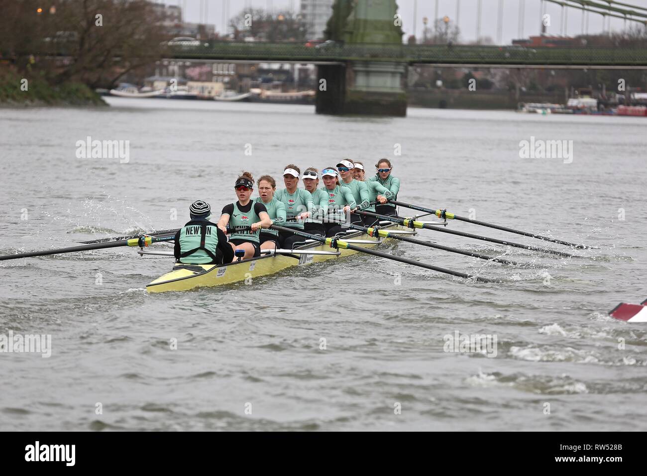 Oxford cambridge boat race finish line hi-res stock photography and ...