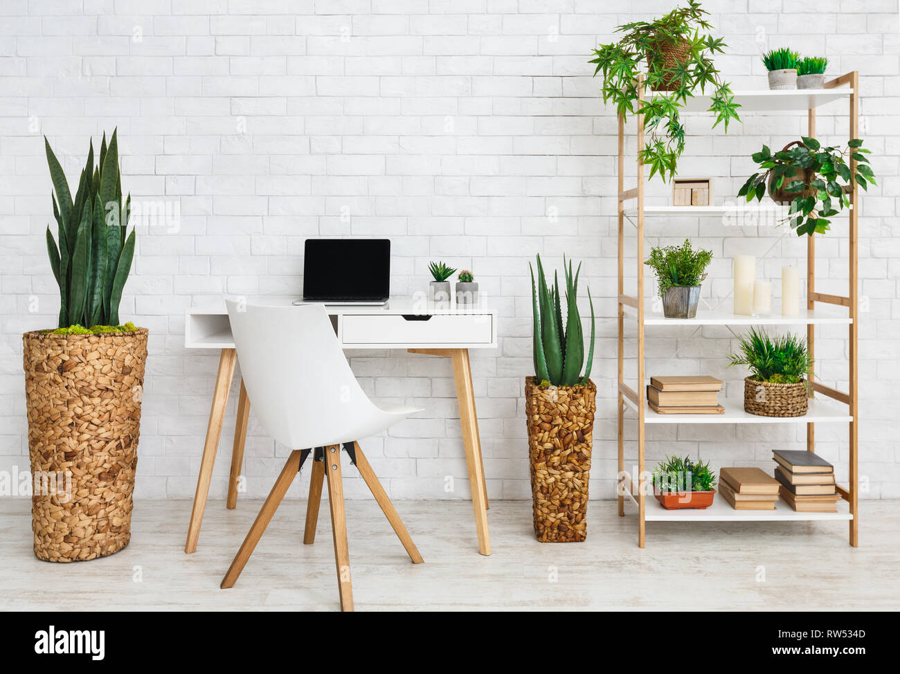 Modern work place hi-res stock photography and images - Alamy