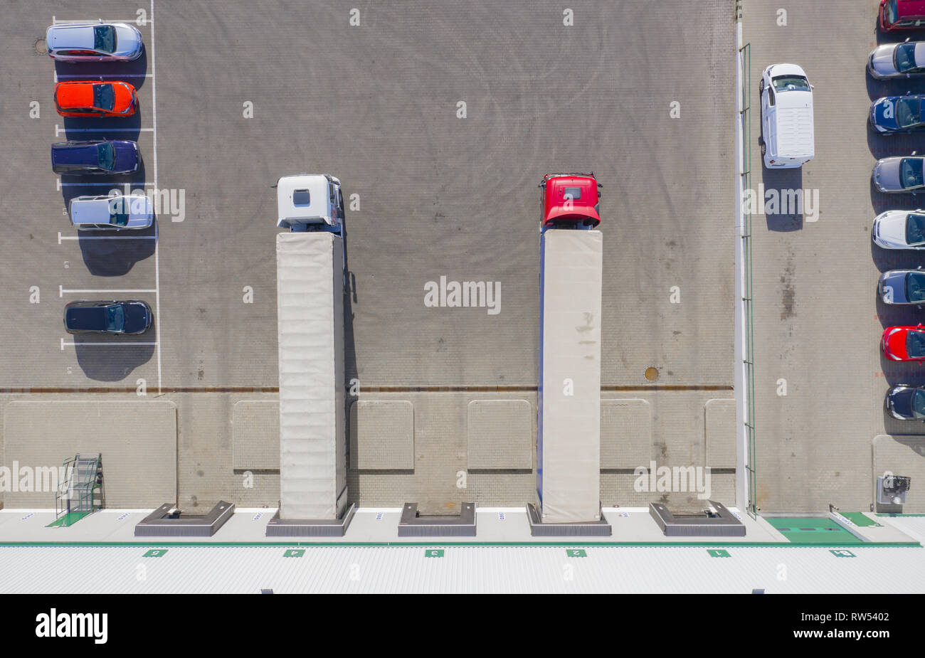 Trailers at docking stations of a distribution center waiting to be ...