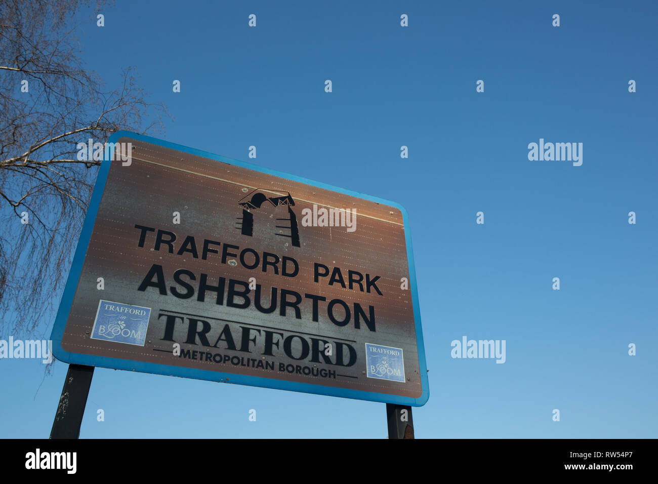 Greater than sign hi-res stock photography and images - Alamy