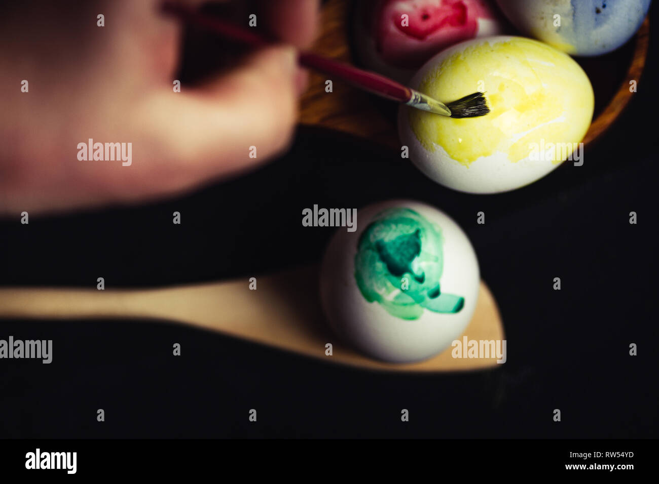 Crop hand painting Easter egg Stock Photo - Alamy