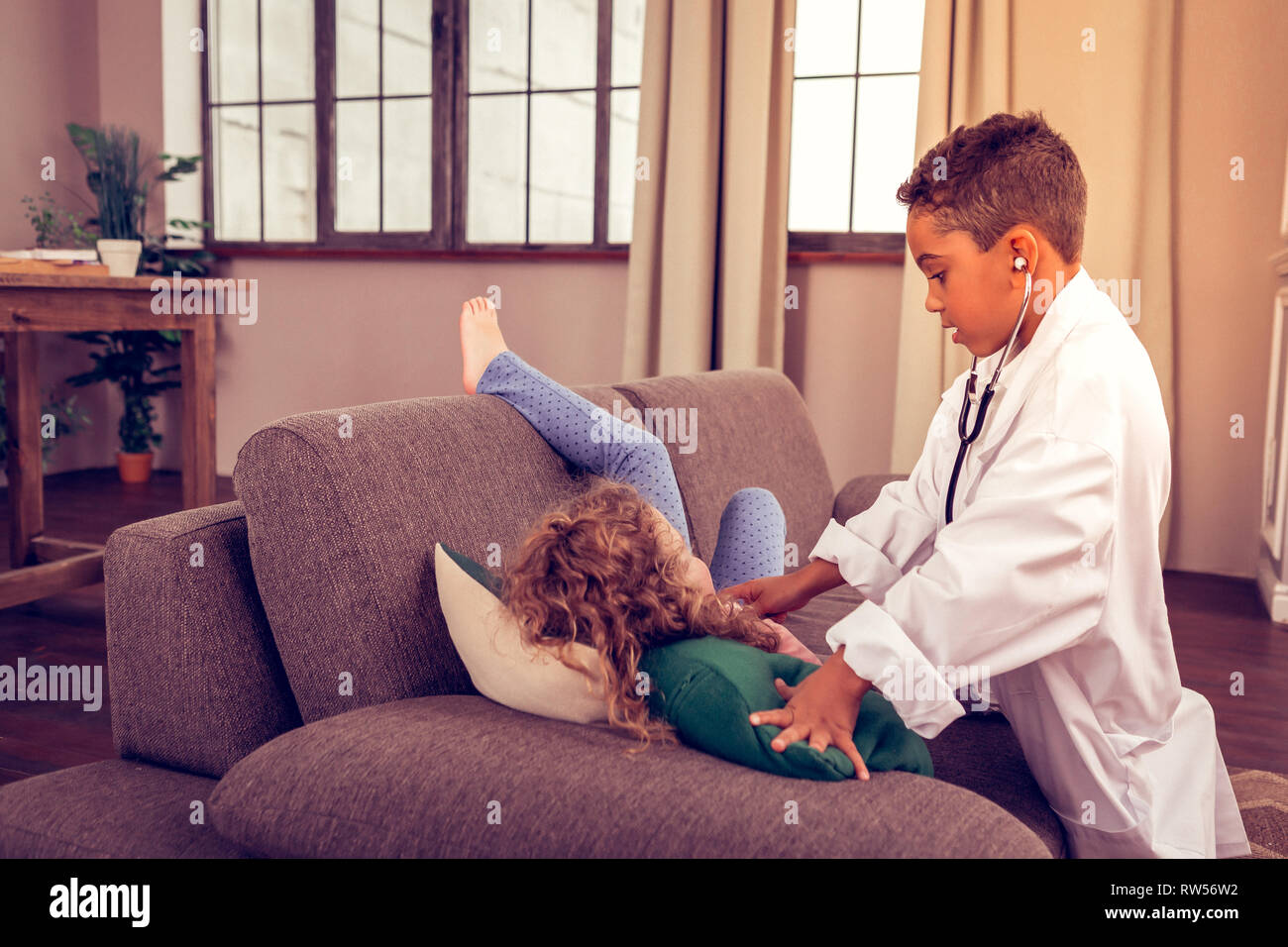 Boy girl playing stethoscope hi-res stock photography and images - Alamy