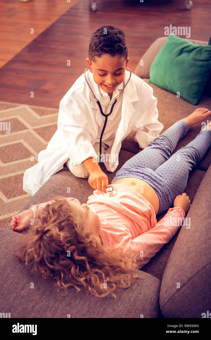 Children playing doctor and patient hi-res stock photography and images ...