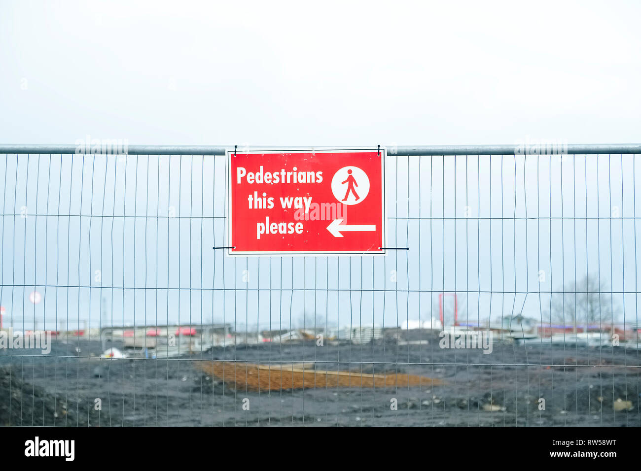 Pedestrians this way sign construction fence Stock Photo - Alamy