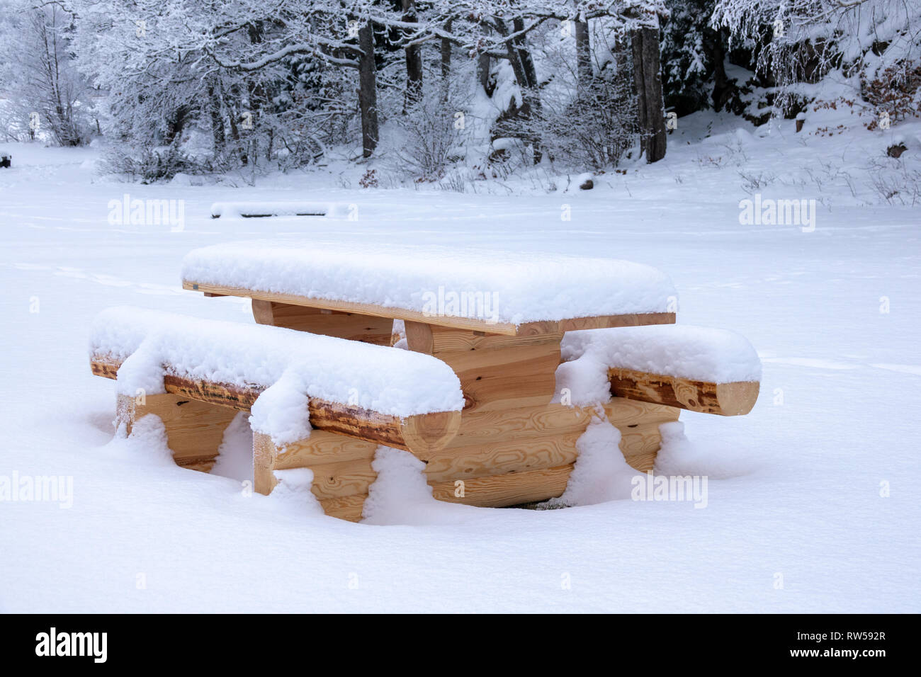 Snowy outdoor timber log table. Winter landscape with thick snow Stock ...