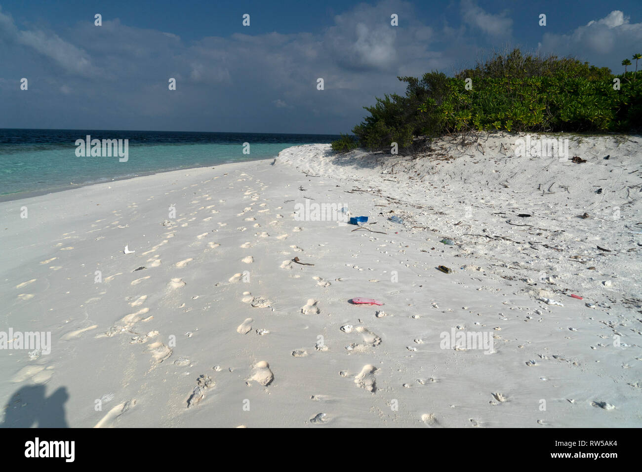 plastic and rubbish on desert tropical island paradise sandy beach ...