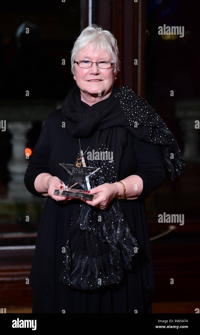 Liz fielding hi-res stock photography and images - Alamy