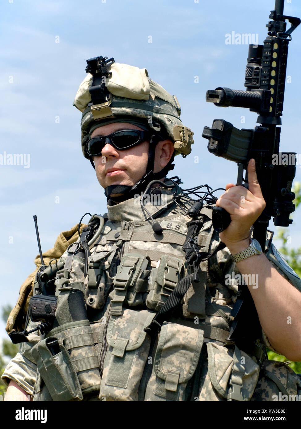 U.S. soldier in camouflage uniform with his rifle Stock Photo - Alamy