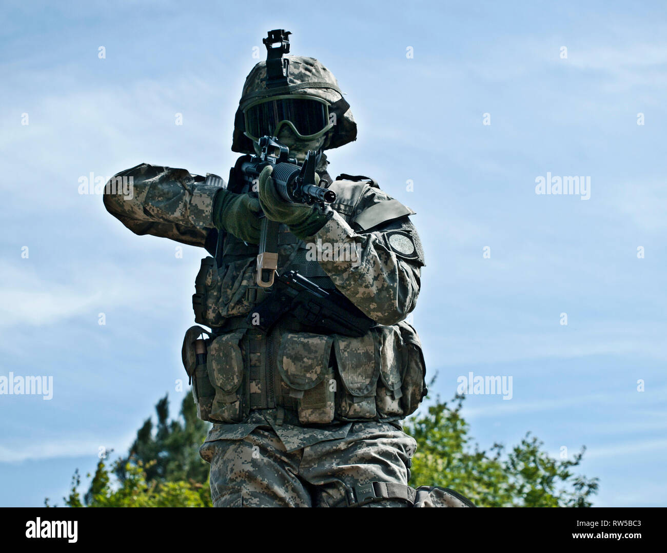 Attacking Soldier High Resolution Stock Photography and Images - Alamy