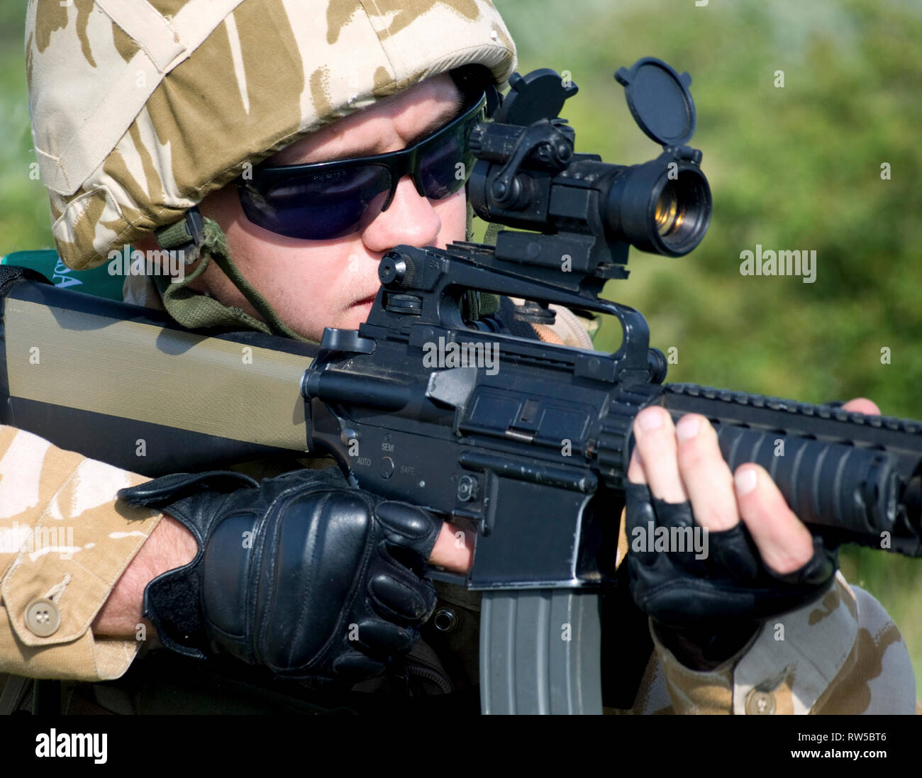 Young soldier british army hi-res stock photography and images - Alamy