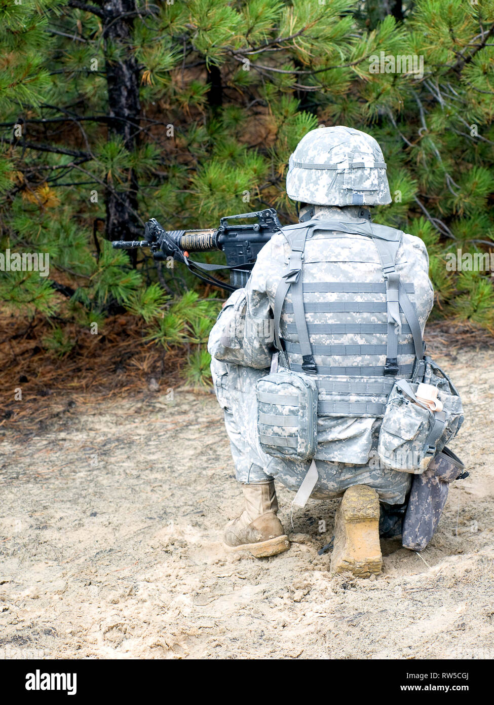 U.S. soldier in action Stock Photo - Alamy