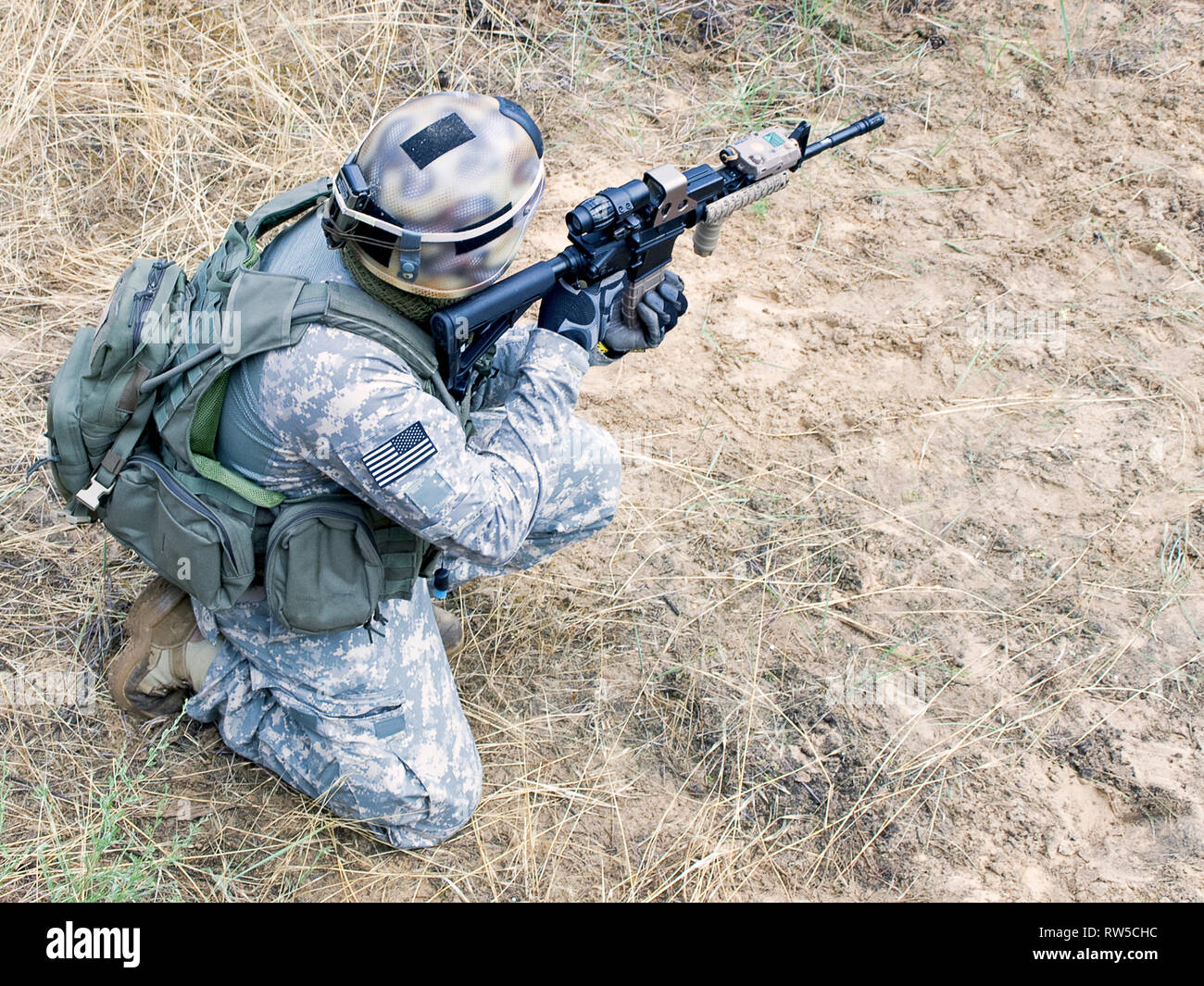 U.S. soldier in action Stock Photo - Alamy