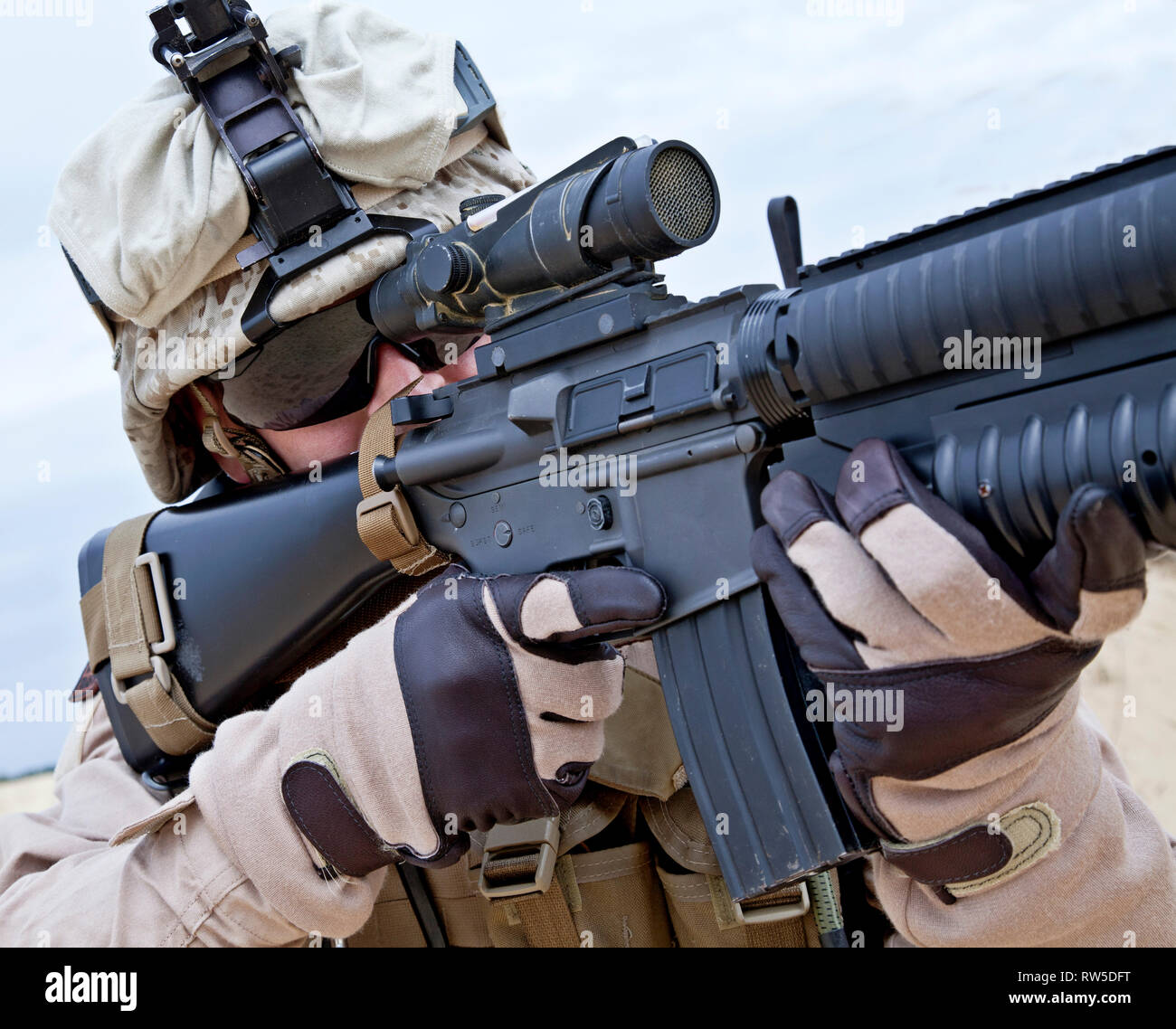 Us marine uniform close up hi-res stock photography and images - Alamy