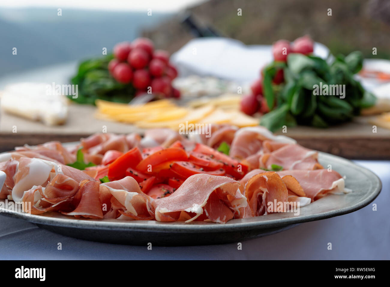 Ham table setting hi-res stock photography and images - Alamy