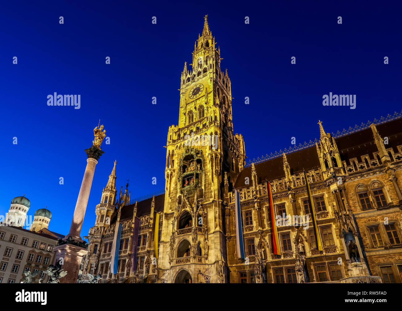 Munich skyline night hi-res stock photography and images - Alamy