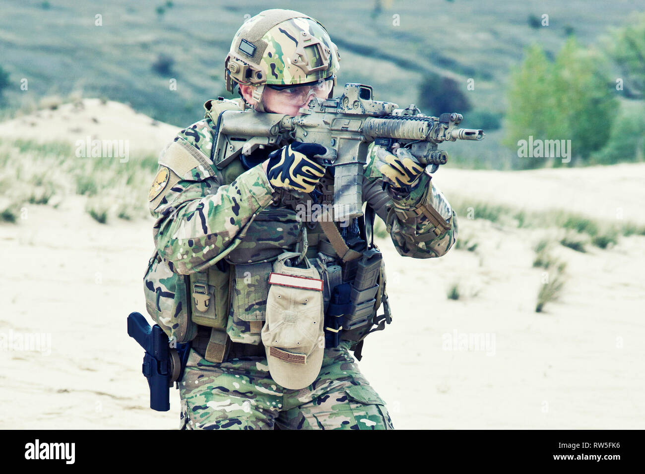 U.S. soldier in the desert during the military operation Stock Photo ...